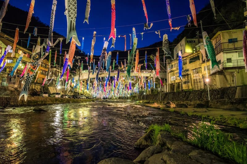 Tsuetate Onsen Koinobori matsuri (Carp Streamer Festival)