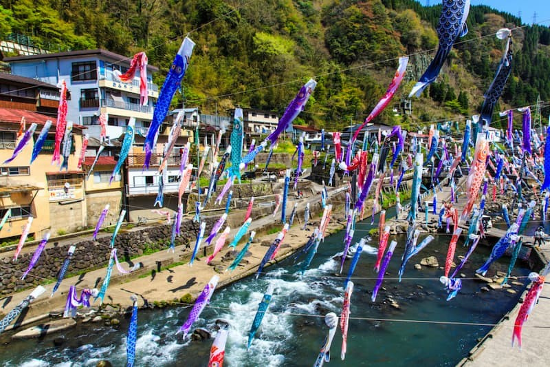 Tsuetate Onsen Koinobori matsuri (Carp Streamer Festival)