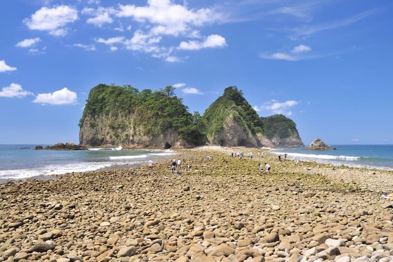 Sanshiro Island and Tonboro Phenomenon