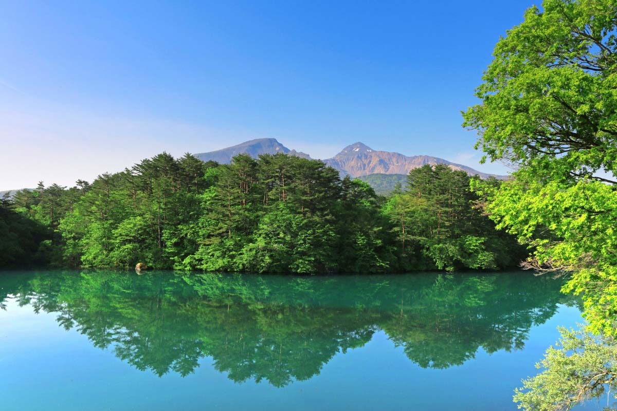 Swamp of five colors (Goshikinuma Ponds)