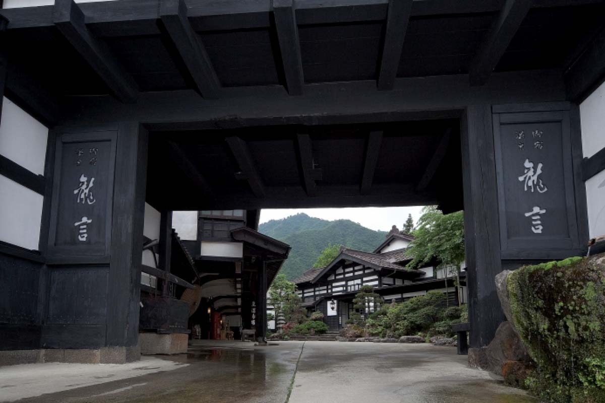 Nostalgic Delights: 7 Time-honored Japanese Inns with Irori, a ...