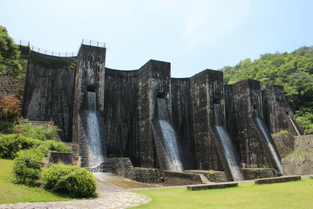 One of the largest architectures ever created by a human! Five dams ...