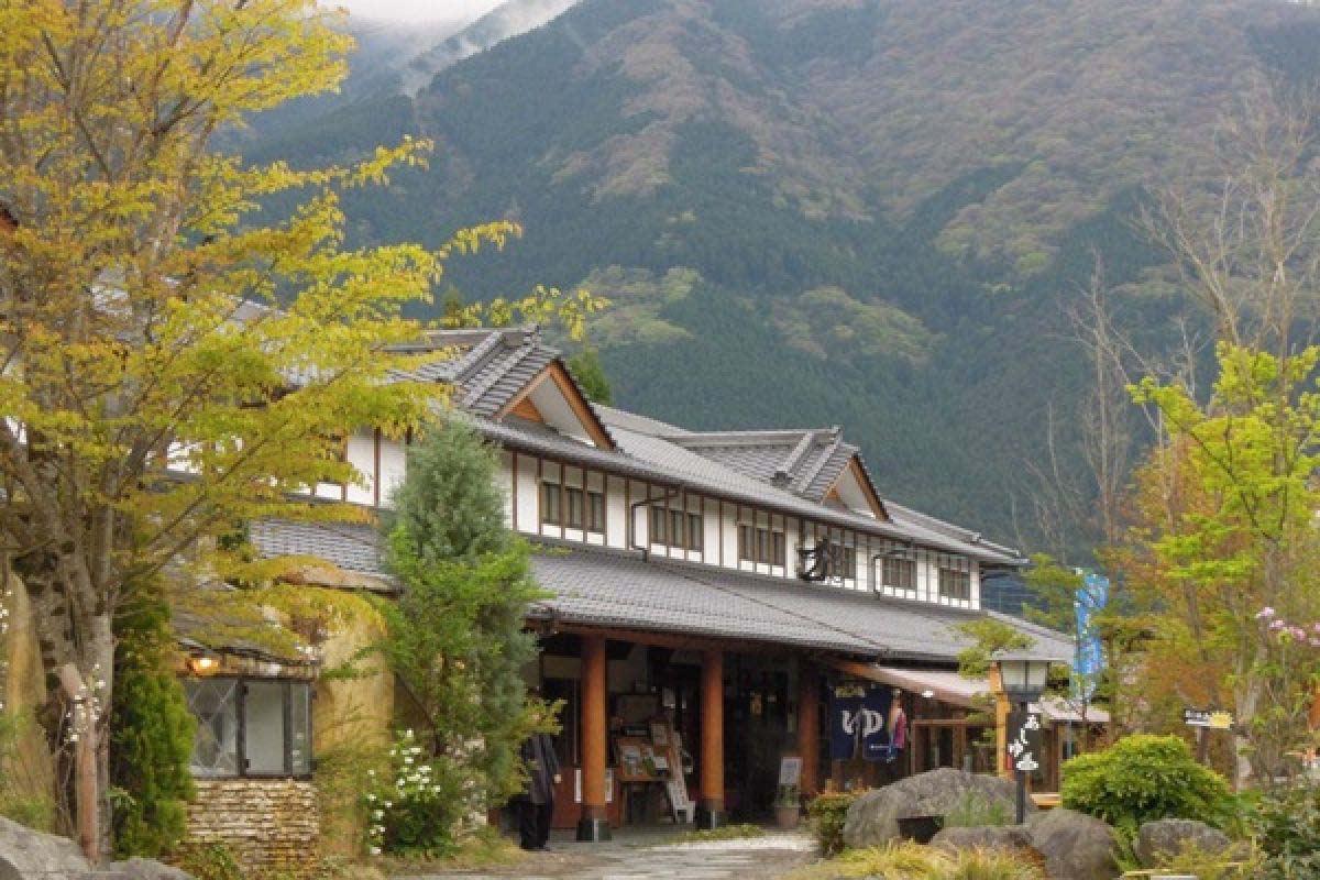 Wandering through a classic hot spring town: Immerse yourself in the ...