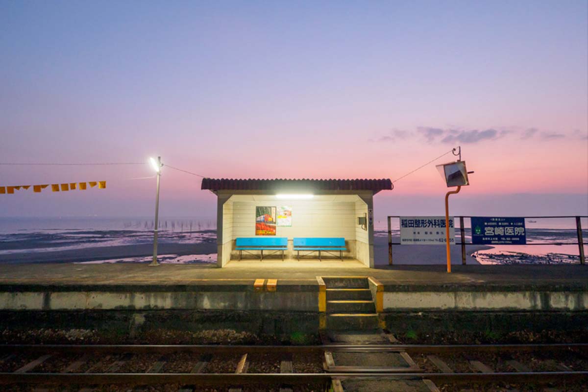 You can view the seas in zero minute by walk from the railway station ...