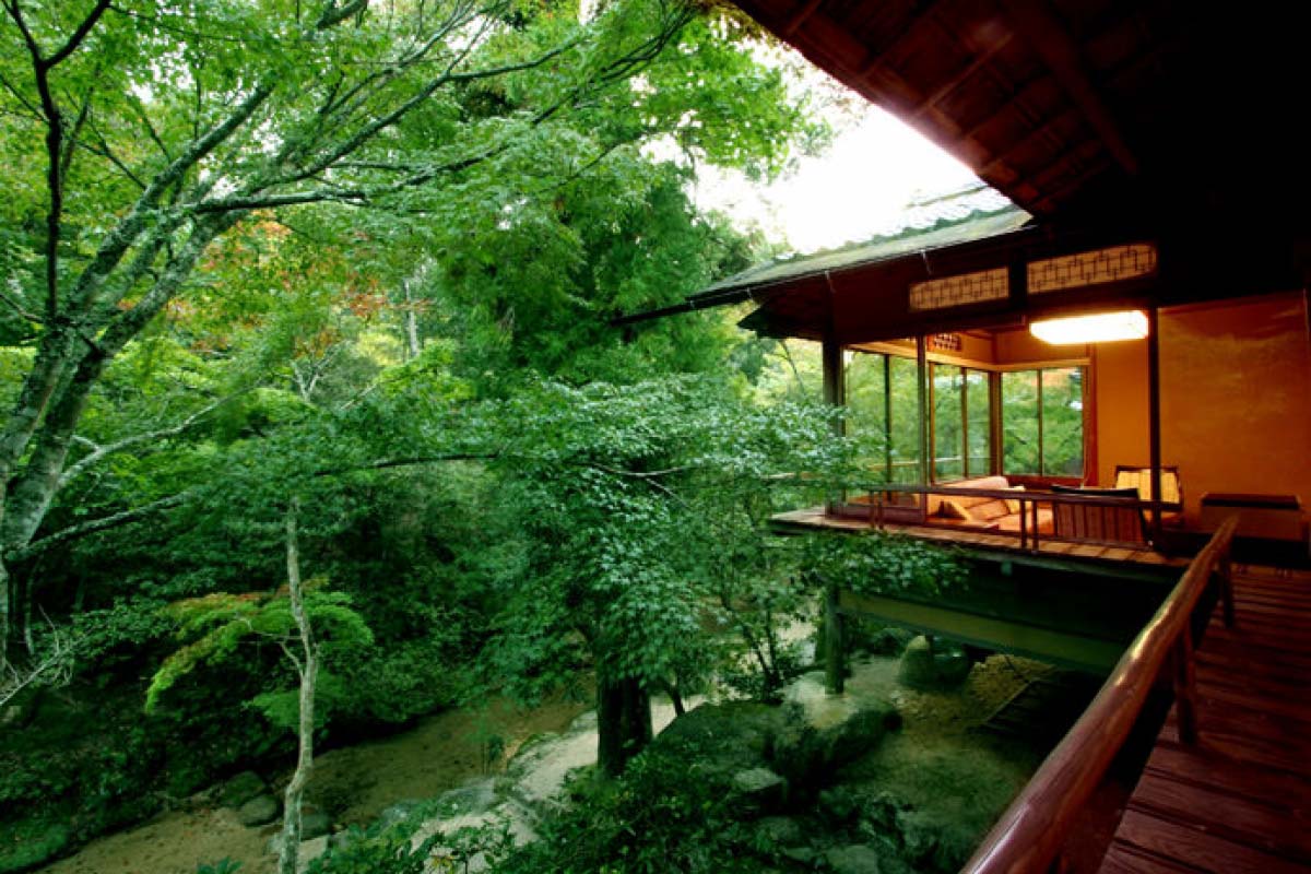 Preserving the Past: 8 Centuries-Old Japanese Inns with a Legacy of ...