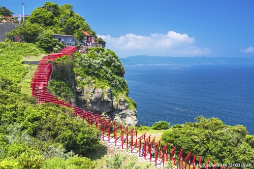 Trying your luck at Motonosumi-Inari Shrine, where a superb view of the ...