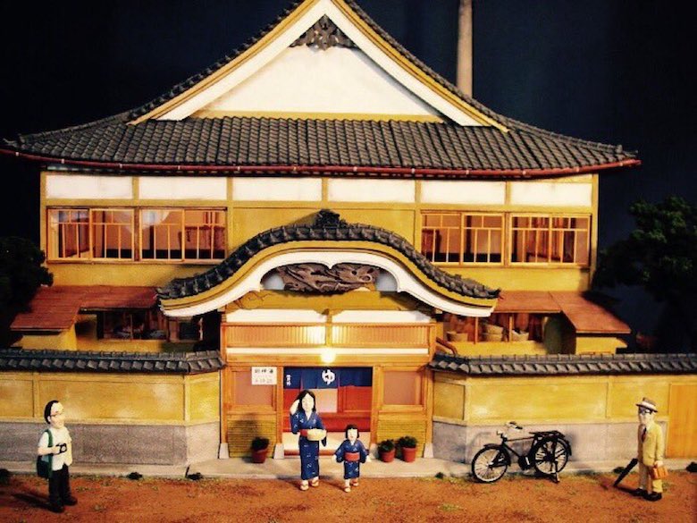 Patterns of human relationship in Showa period: Dioramas created by ...