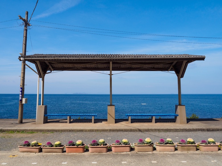 You can view the seas in zero minute by walk from the railway station ...