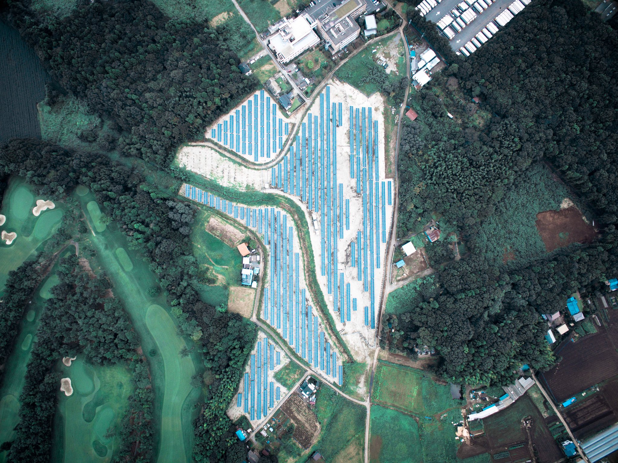 Looking down the Japanese superb view from the above, I saw it almost ...