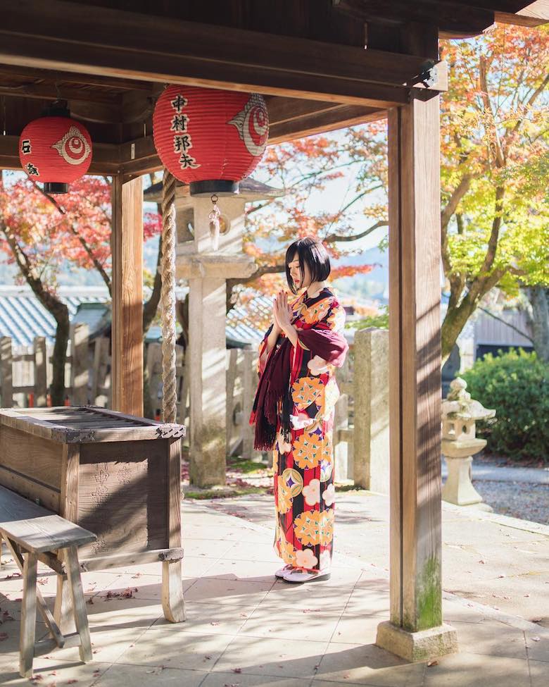 Women in cute and flowery kimonos standing quietly in landscapes of ...