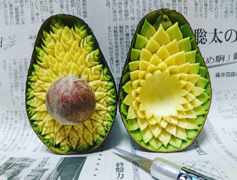 Gaku Carving, a food carving artist, changes vegetables and fruits into ...