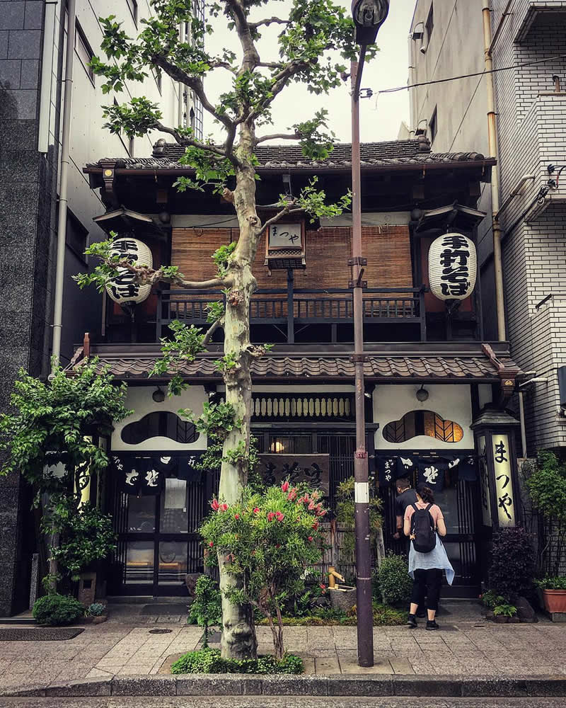Buildings of the downtown, reminiscences of Showa period｜ZEKKEI Japan